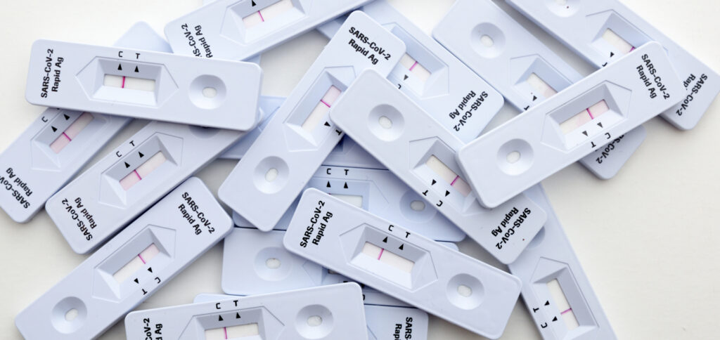 Corona-Tests am Arbeitsplatz. Arbeitgeber müssen Tests anbieten - BUSE